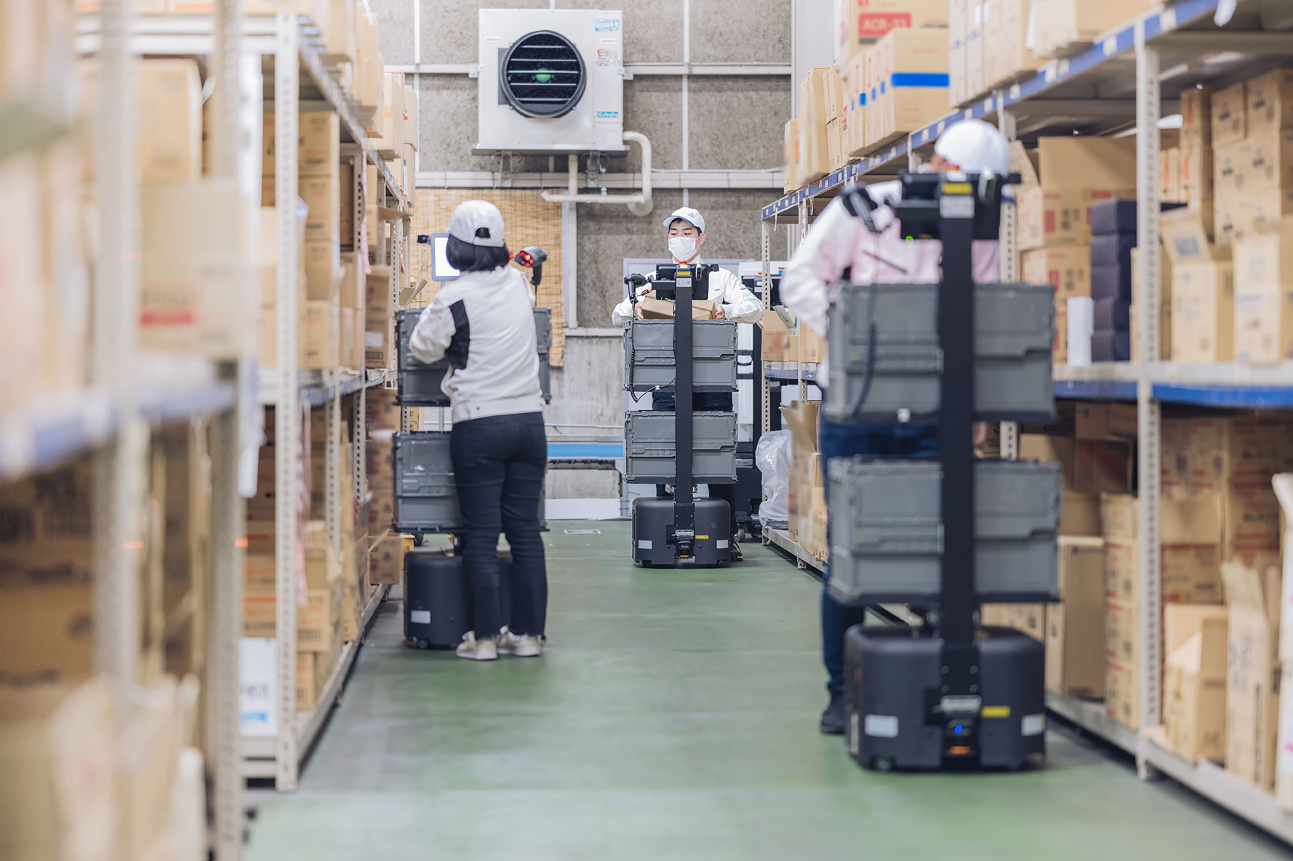 How AI-Driven Rapyuta PA-AMRs Improve Distribution Center Workflows ...